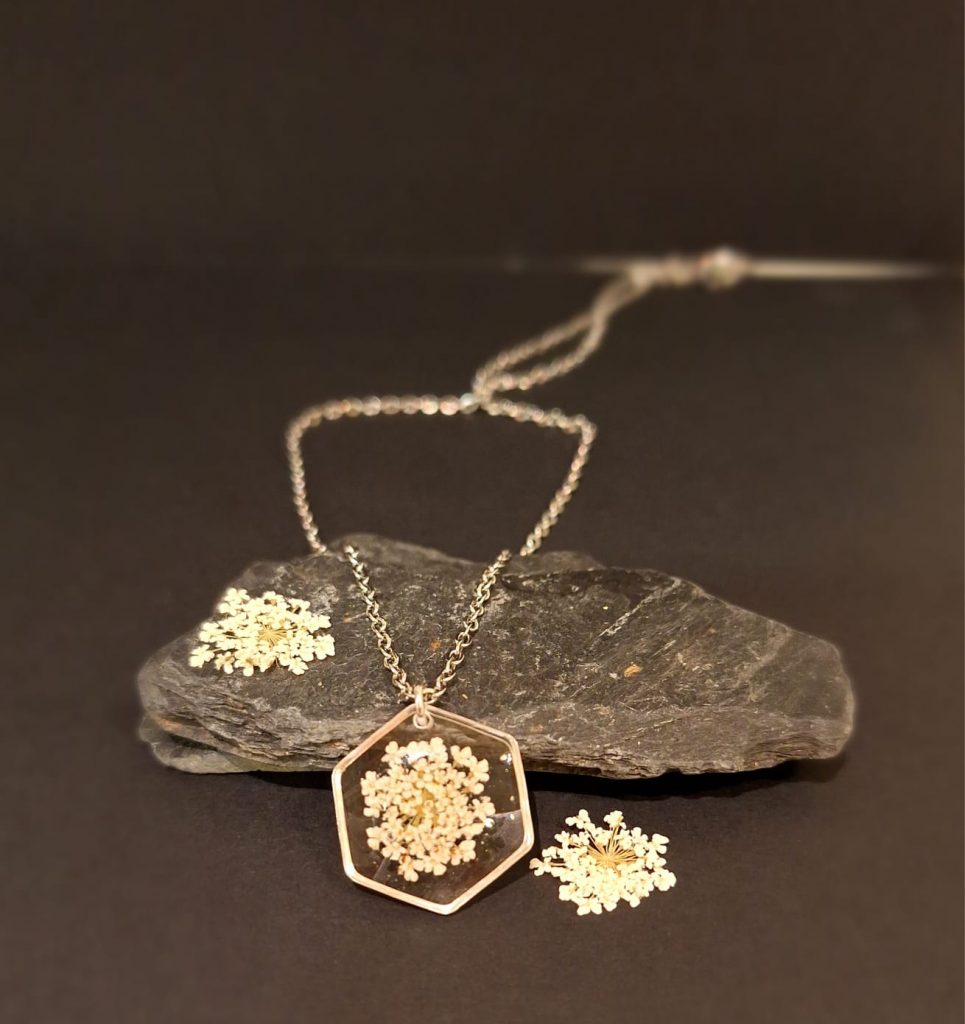 Collier hexagonal transparent - Dentelle de la reine Anne - Les lubies ...